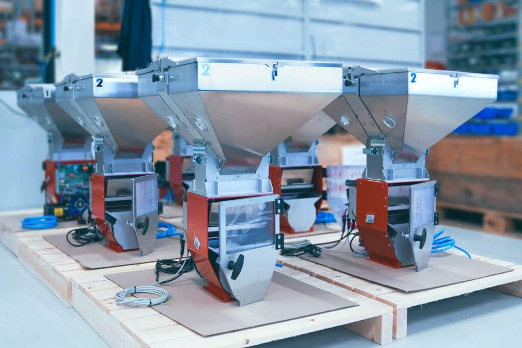 What is Extrusion? Applications - Process - Steps - Movacolor