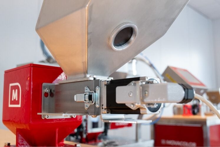 Accurate dosing equipment for the plastics industry - Movacolor