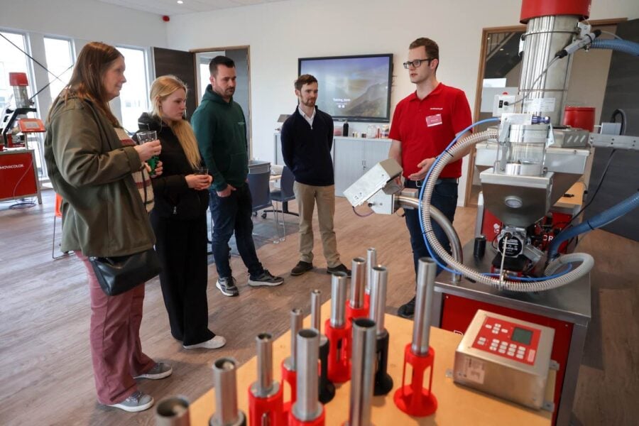 Accurate dosing equipment for the plastics industry - Movacolor